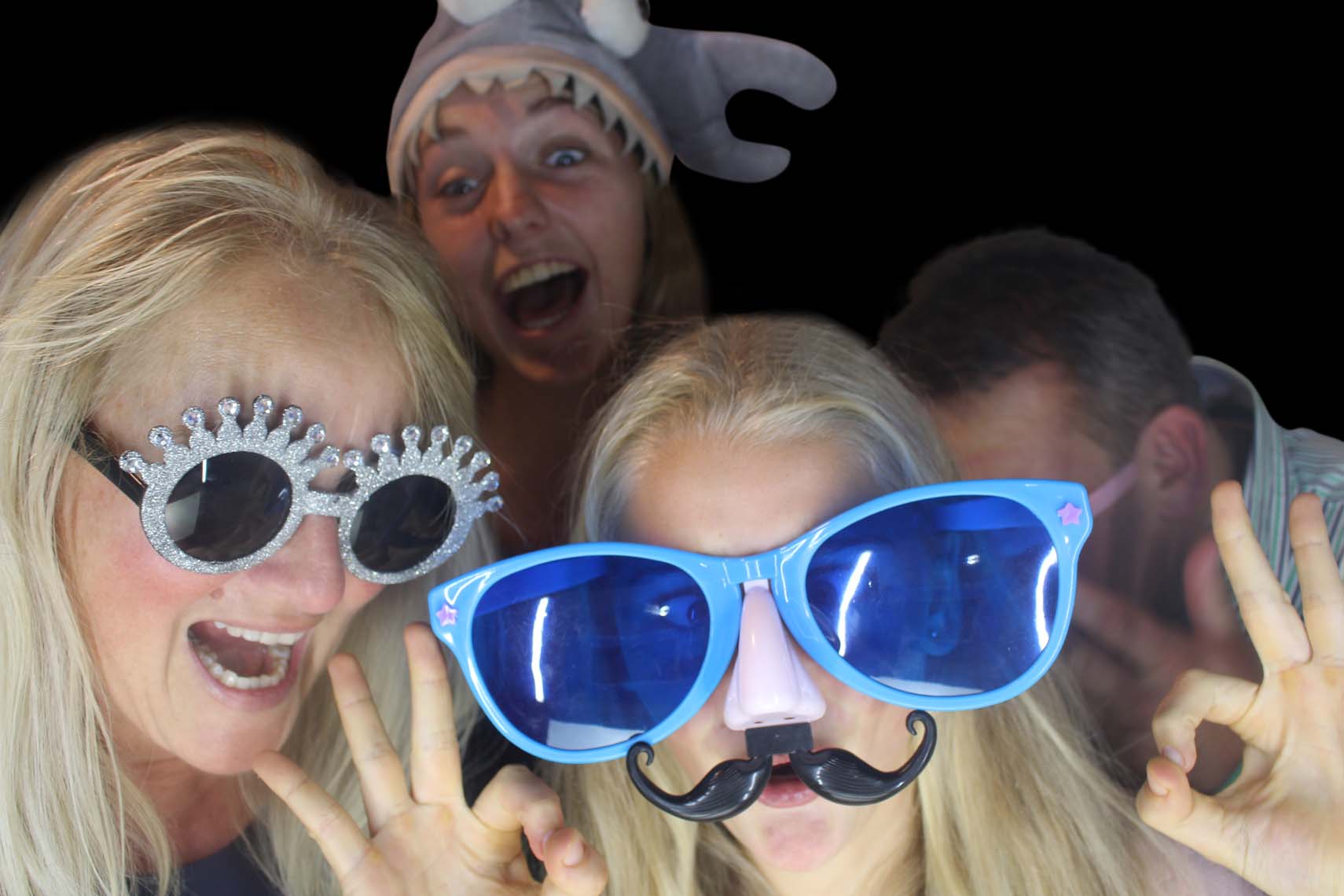 Photo Booths 4U - Super Simple DIY Photo Booth and Audio Guestbook Hire