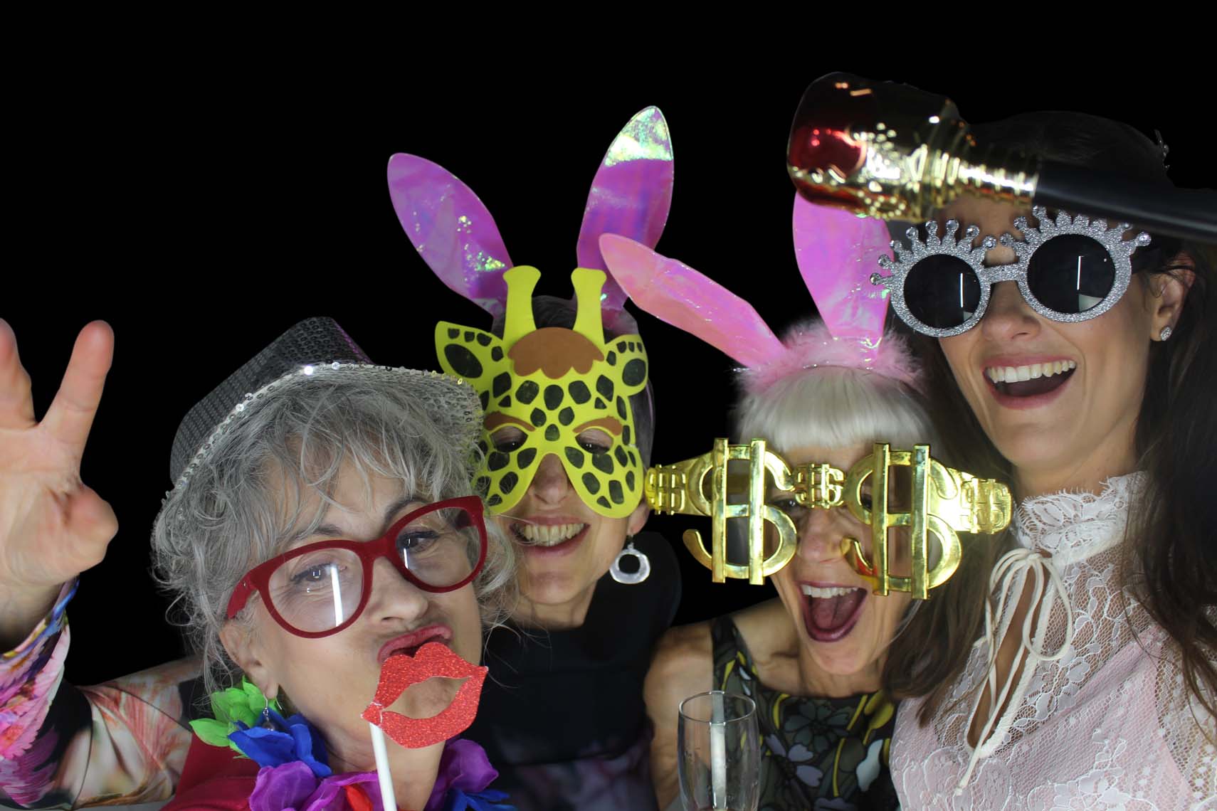 Photo Booths 4U - Super Simple DIY Photo Booth and Audio Guestbook Hire
