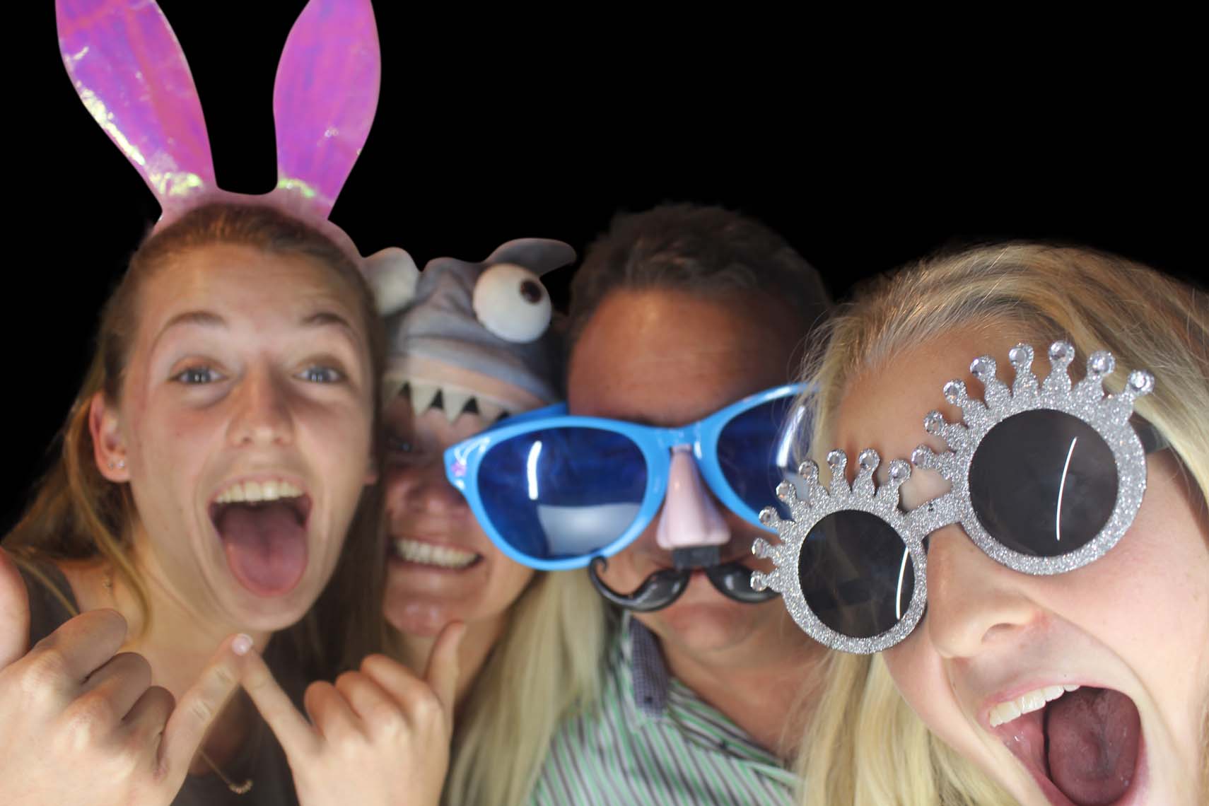 Photo Booths 4U - Super Simple DIY Photo Booth and Audio Guestbook Hire