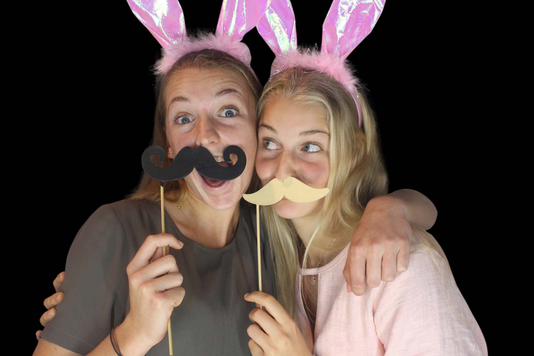 Photo Booths 4U - Super Simple DIY Photo Booth and Audio Guestbook Hire