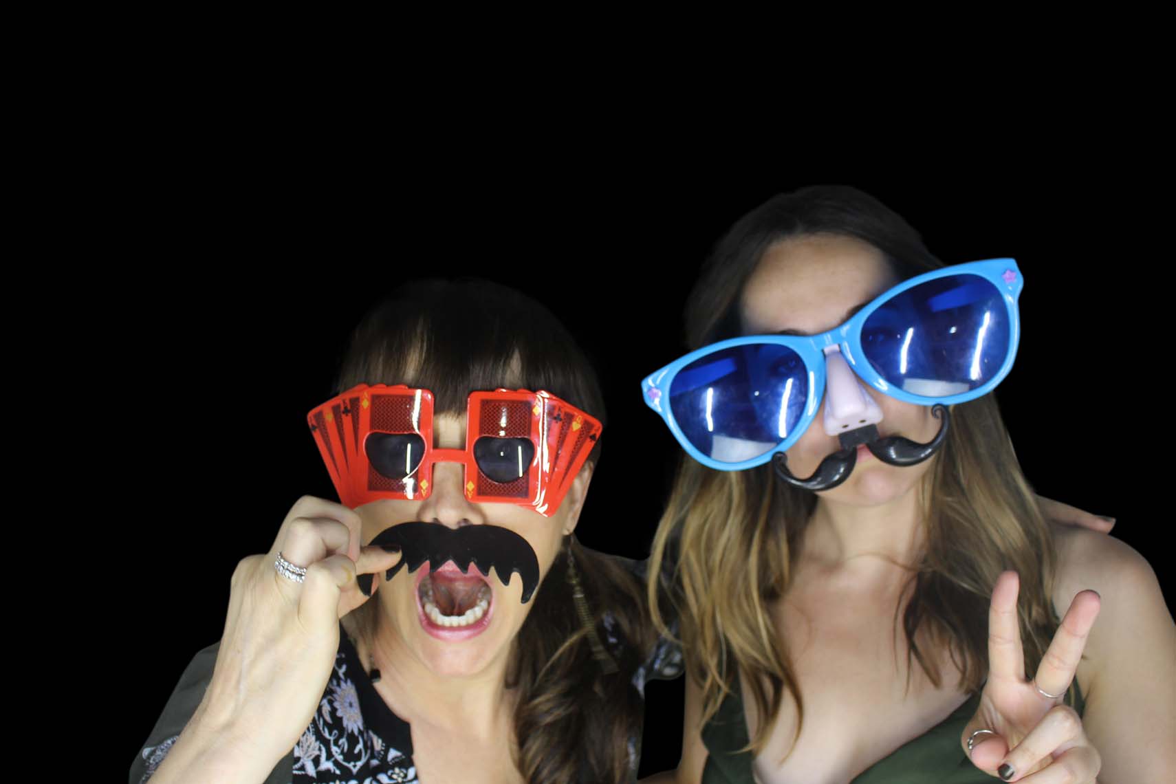 Photo Booths 4U - Super Simple DIY Photo Booth and Audio Guestbook Hire